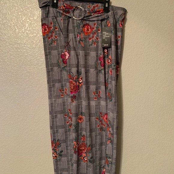 Robert Louis | Pants & Jumpsuits | Robert Louis Flora 7s Pants | Poshmark